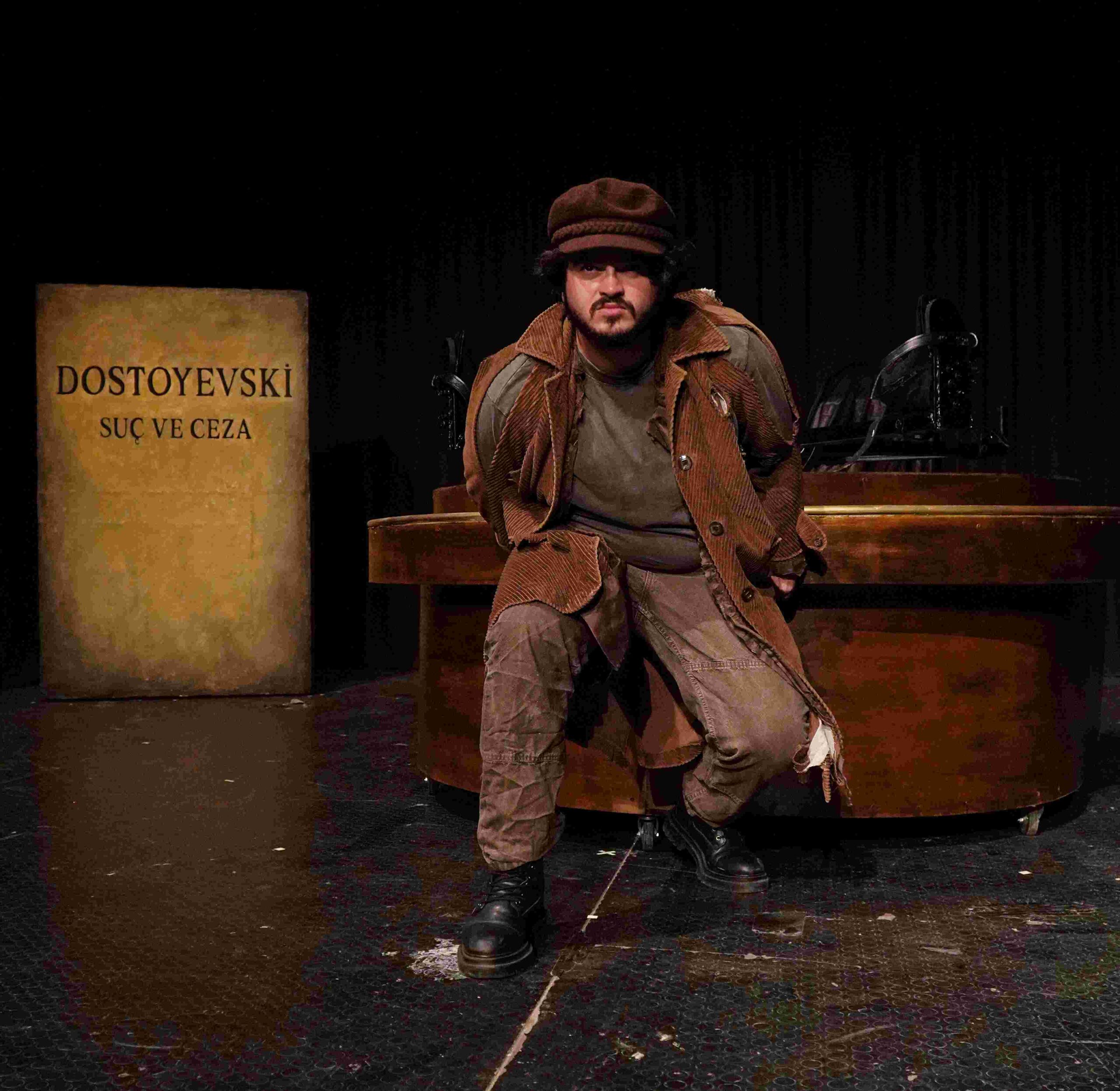 Girne Belediyesi Oda Tiyatrosu’nun "Raskolnikov" oyununun Ocak ...